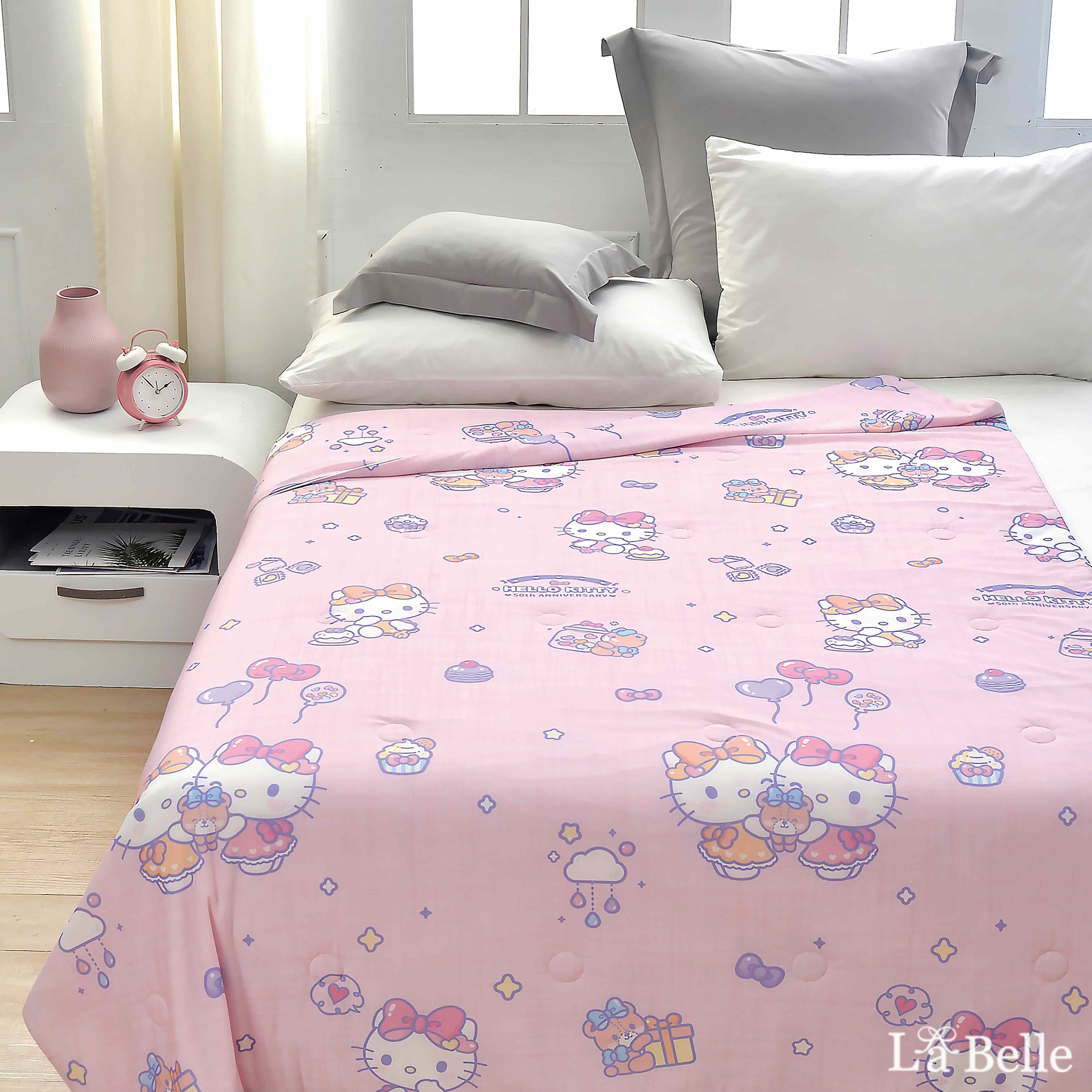 義大利La Belle《Sanrio-HELLO KITTY 生日派對》超COOL超涼感蠶絲蛋白抗菌涼被(150*200CM)